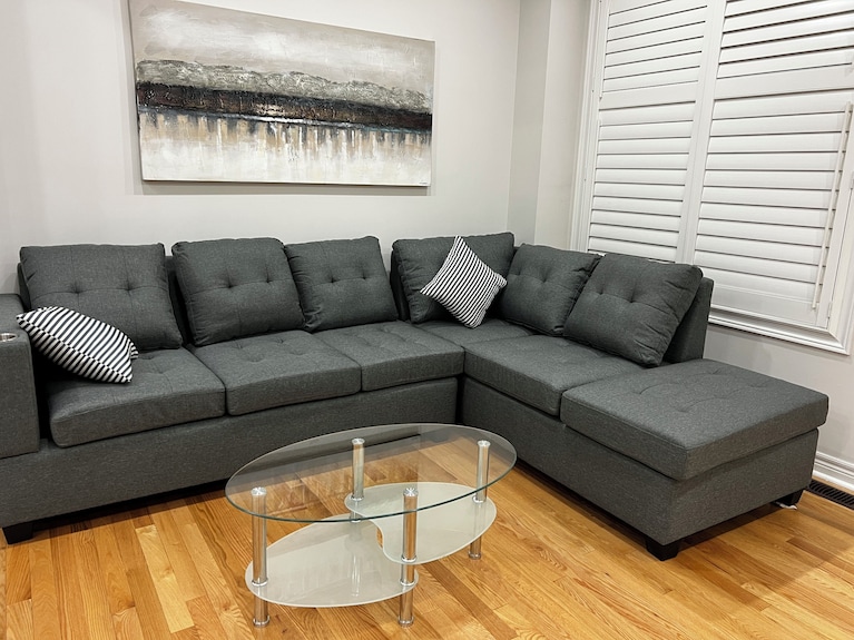 Four Bedroom House In Milton With Parking. - Burlington