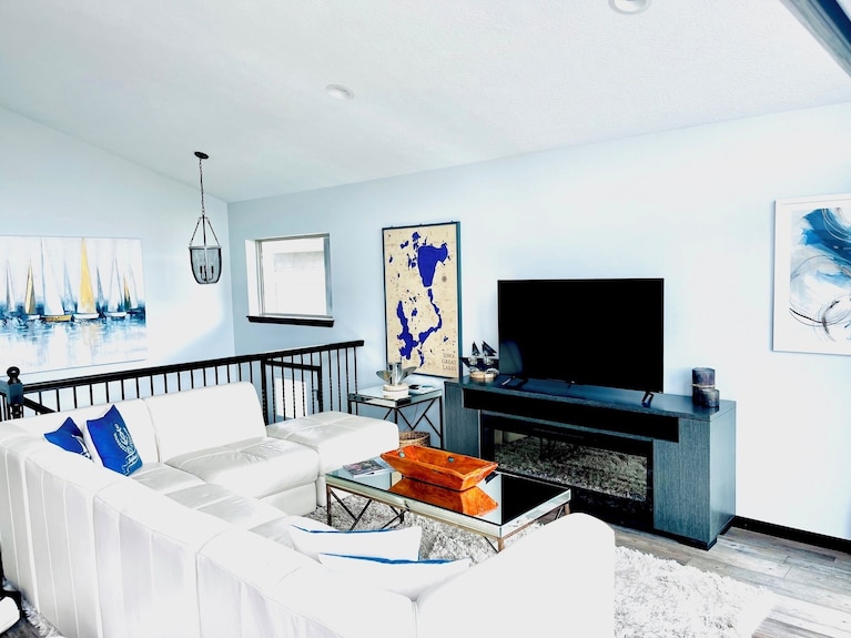 Casa Lago -- 4-bedroom Home & Utv With Okoboji Lake View Steps From Bridges Bay! - Spirit Lake, IA