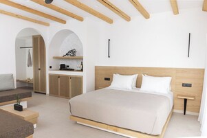 Suite Deluxe, vista para a piscina | Cofre no quarto, quartos insonorizados, Wi-fi grátis 