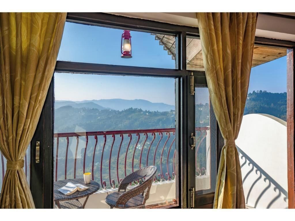 Deluxe Private Room with Balcony and Ensuite Bathroom | Sacada
