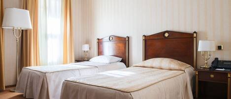 Quarto Duplo ou Twin Standard | Cofre no quarto, Wi-fi grátis