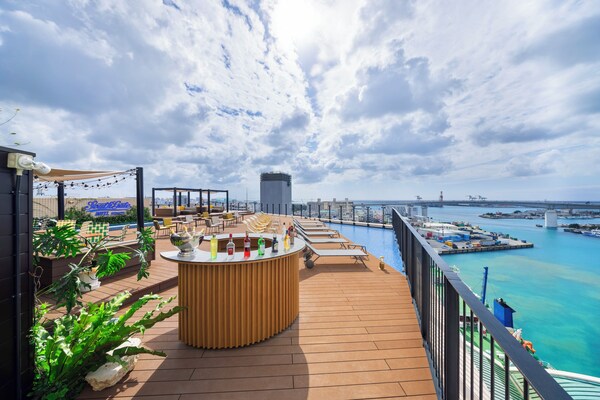 South Gate Hotel Okinawa Naha Tomari Port (Direct Access To Tomarin) - Naha