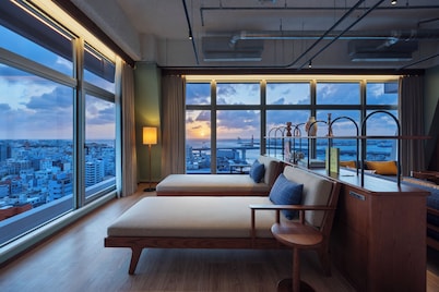 South Gate Hotel Okinawa Naha Tomari Port (Direct Access to Tomarin)