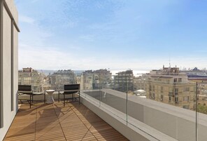 NYX Suite Sea View with Business Lounge Access | Vista do quarto