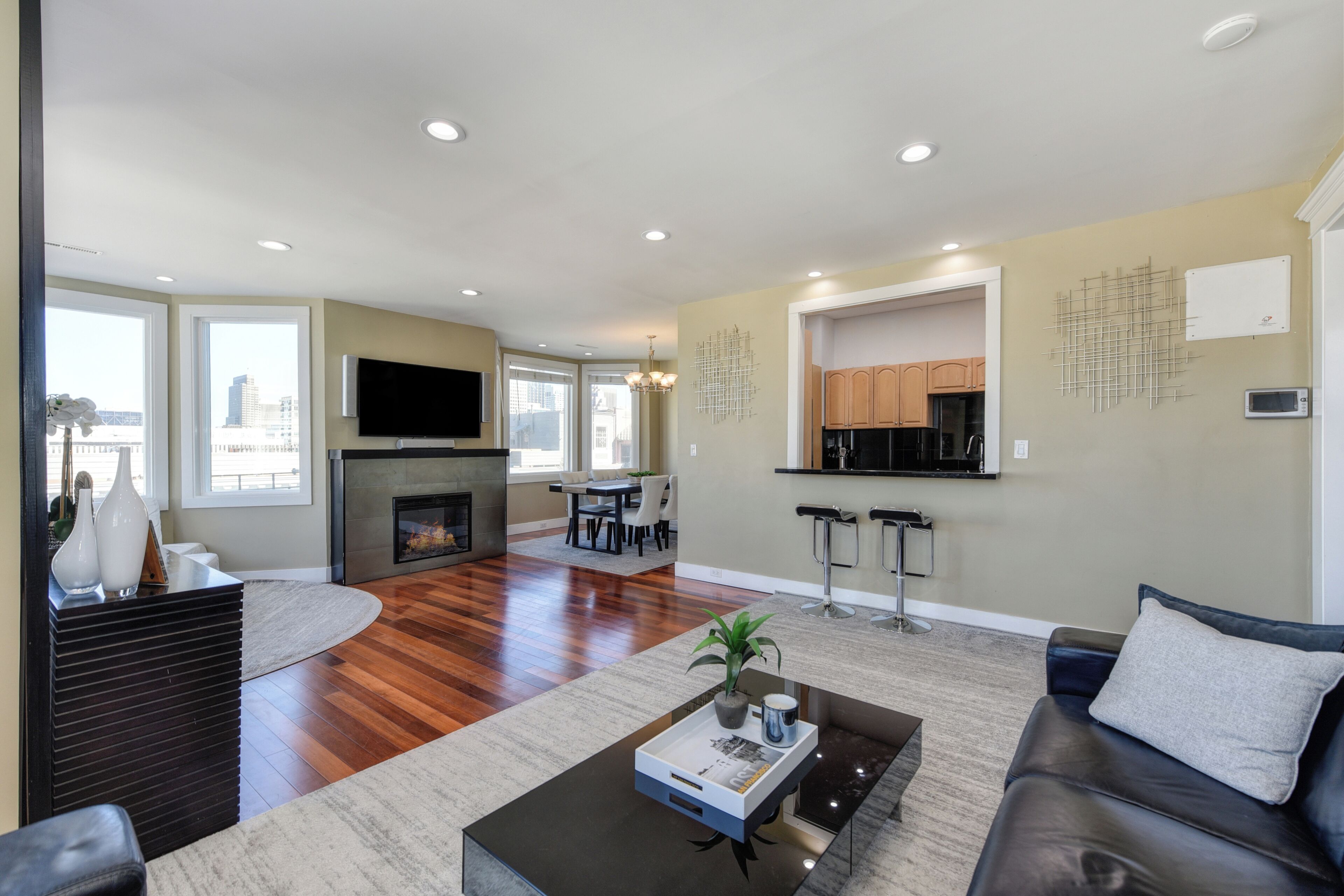 Luxurious, Views, Modern, Nob Hill Flat - San Francisco, CA