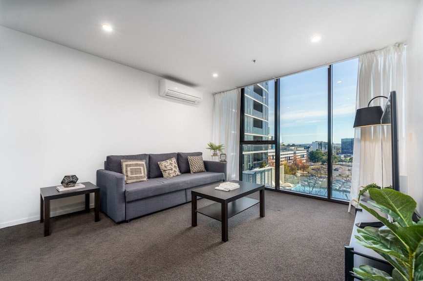 Luxury Living And Pool Views In The Heart Of Woden - Canberra