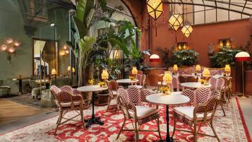 Pequeno-almoço tipo buffet diário incluído