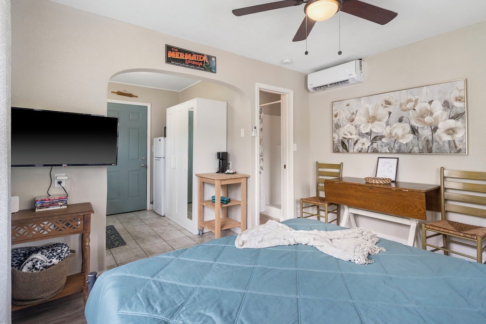 Charming Lake View cottage in tranquil Rockaway Beach - Rockaway Beach ...