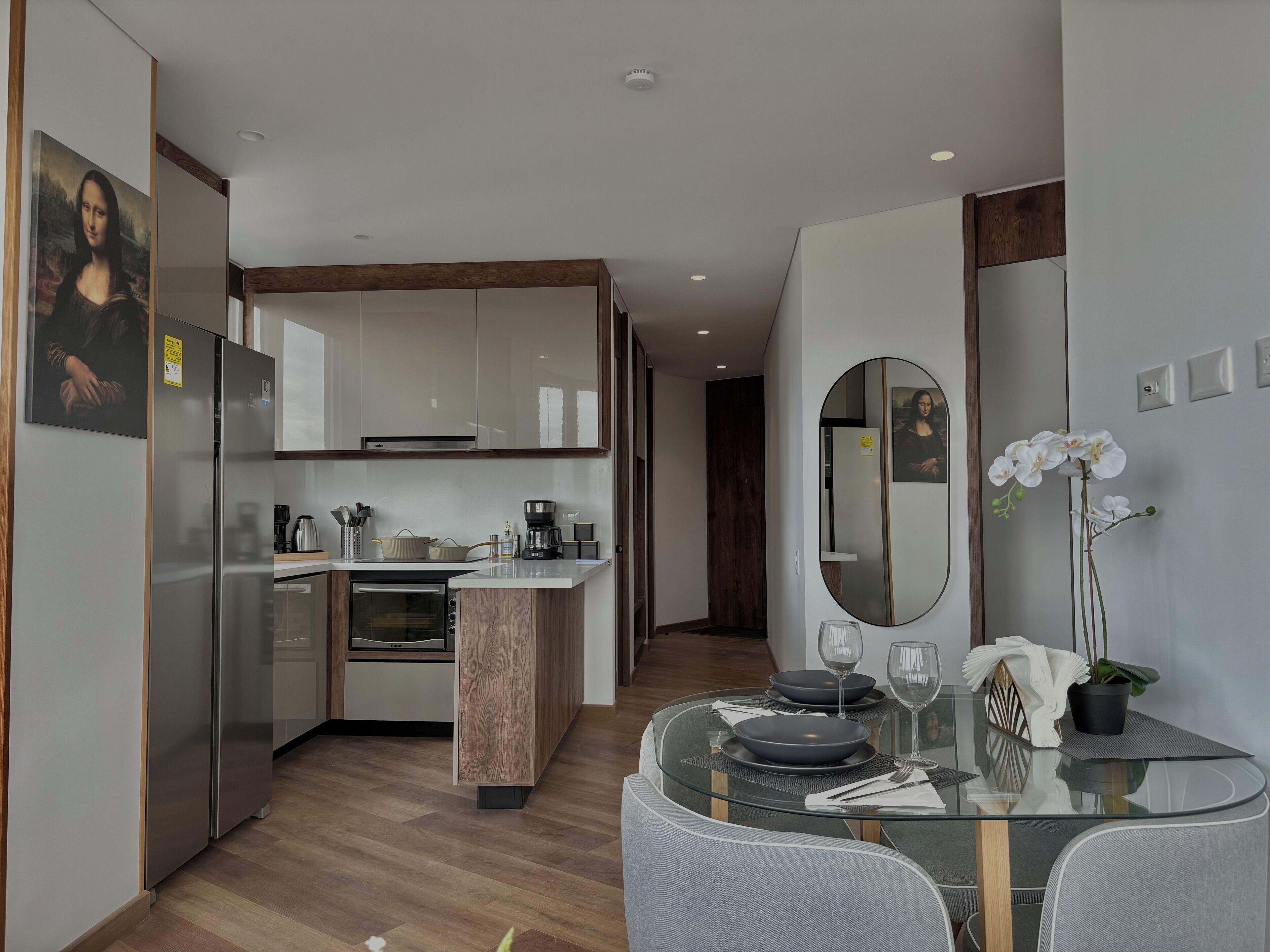 Apartamento Júnior | Secretária, secretária adequada para computadores portáteis 