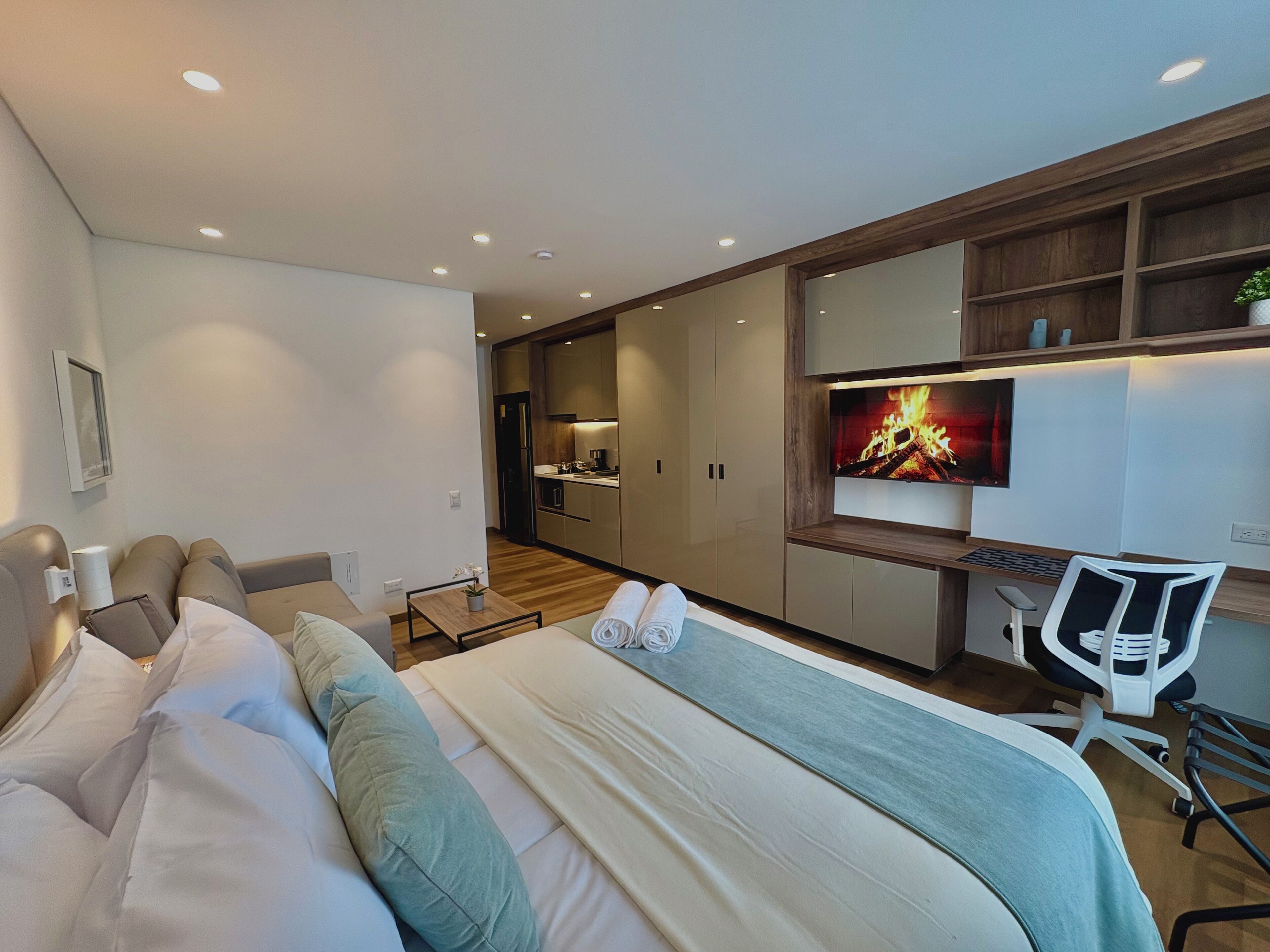 Apartamento Comfort, Vista para a cidade | Secretária, secretária adequada para computadores portáteis 