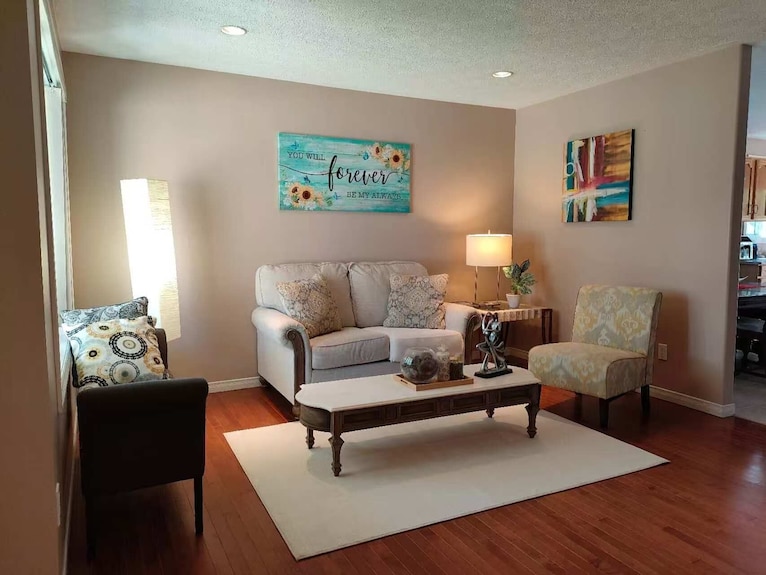 Perfect 3 Bedroom House In Prime Location Of South Windsor. Max 5 Guests - Windsor