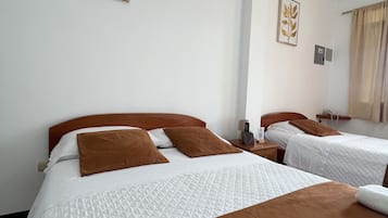 Quarto casal standard, sacada, vista para a cidade | Wi-Fi de cortesia, acesso para cadeiras de rodas