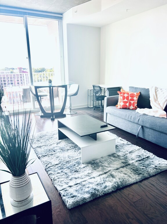 Central Downtown Raleigh Luxury High-rise Condo - 롤리