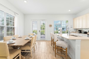 Casa, várias camas, varanda, vista para o jardim (Parrot Paradise Escape) | Opções para refeição