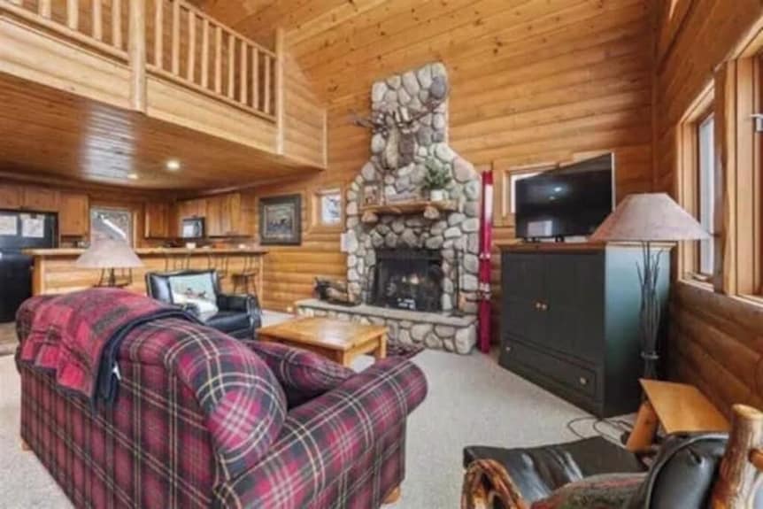 All Season Adventure - Hot Tub - Luxe Cabin On Boyne Mountain - Boyne City, MI