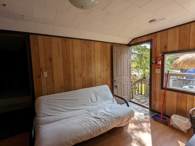 Traditional Tiny Wood Cottage #12 Camping Style Cottages 5 Minutes To The Beach! - Wasaga Beach