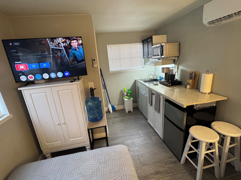 Cozy Private Cabin In A Safe Area Of The Fabulous Las Vegas With Wifi, Ac - Las Vegas