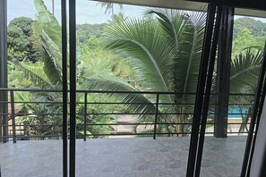 Estúdio, varanda | Vista para a colina