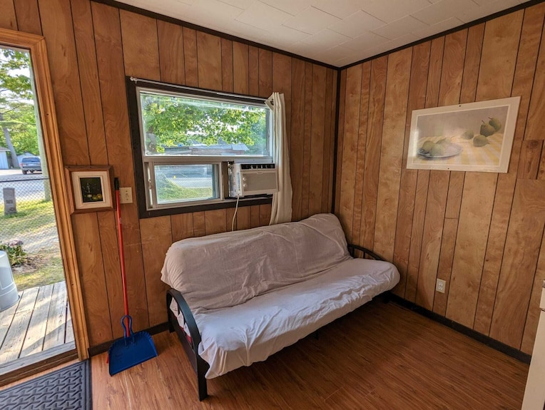 Traditional Tiny Wood Cottage #17 Camping Style Cottages 5 Minutes To The Beach! - Wasaga Beach