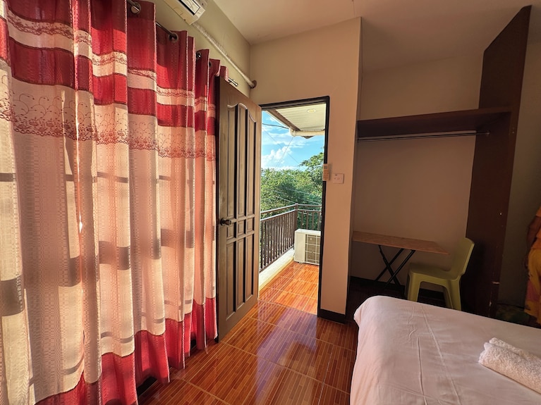 Unwind In Batangas City: Santa Rita Townhouse Gem - 八打雁