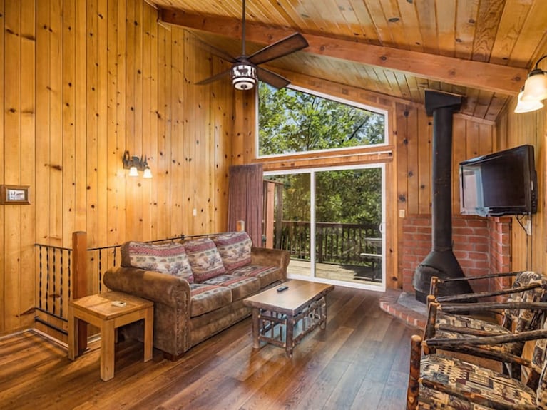 Nature Getaway! Pet Friendly Chalet W/ Outdoor Pool Near Yosemite & Bass Lake! - Yosemite National Park, CA