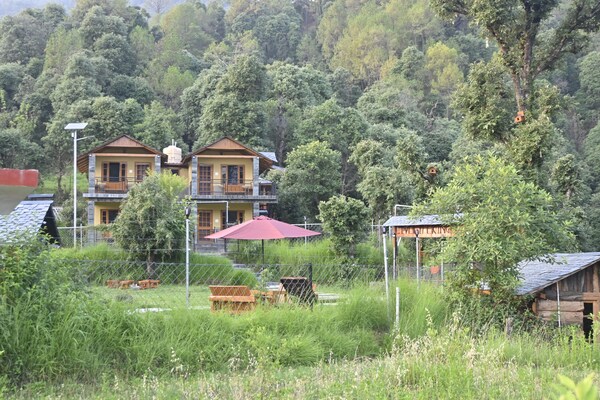 The Wild Planet - Treehouses & Cottages - Palampur