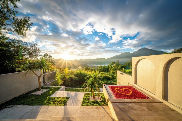 The Jungle Sunrise - Kintamani