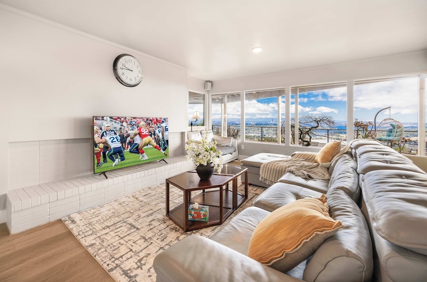 Luxury Bellevue 2b Basement W/ 180º+ Stunning View - Issaquah, WA