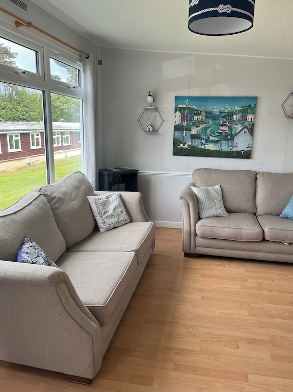 Sunshine Chalet Pet Friendly Sleeps 4 - Devon