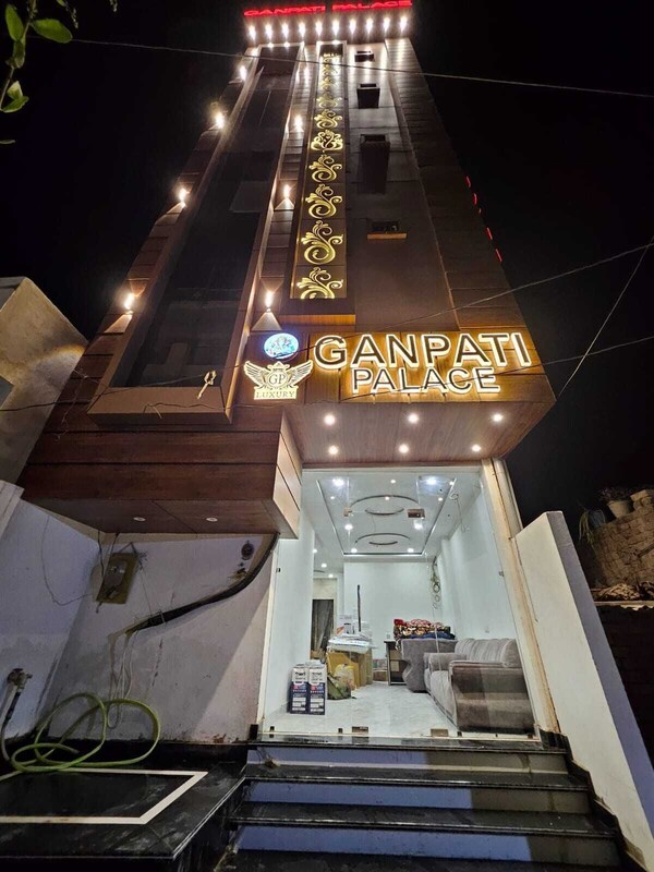 Hotel Ganpati Palace - Varanasi