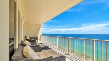 Apartamento em Condomínio Fechado, várias camas (Gulf Crest 2105B) | Terraço/pátio interior