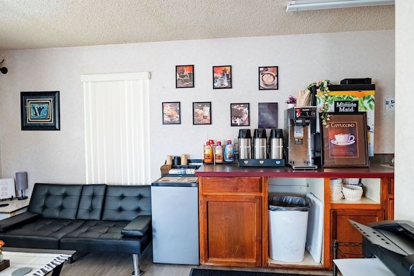 Rose City Inn And Suites - Gladstone, OR