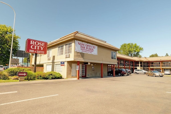Rose City Inn And Suites - Oregon City, OR