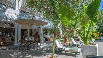 Área de estar no saguão