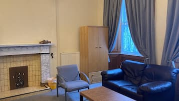 Quarto Triplo Familiar, não fumadores, Vista para a cidade (Ensuite) | Wi-fi grátis, roupa de cama fornecida