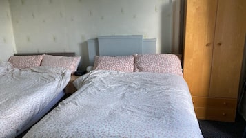 Quarto Duplo ou Twin Comfort, Vista para a cidade | Wi-fi grátis, roupa de cama fornecida