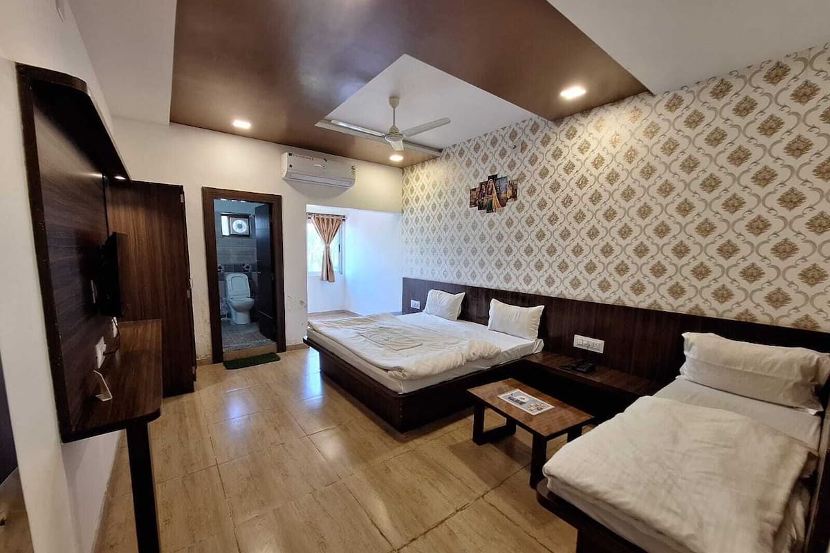 Quarto superior | Escrivaninha, espaço de trabalho para notebook, Wi-Fi de cortesia