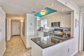 Apartamento em Condomínio Fechado, várias camas (Villa Madeira 501 - Premier) | Cozinha privada