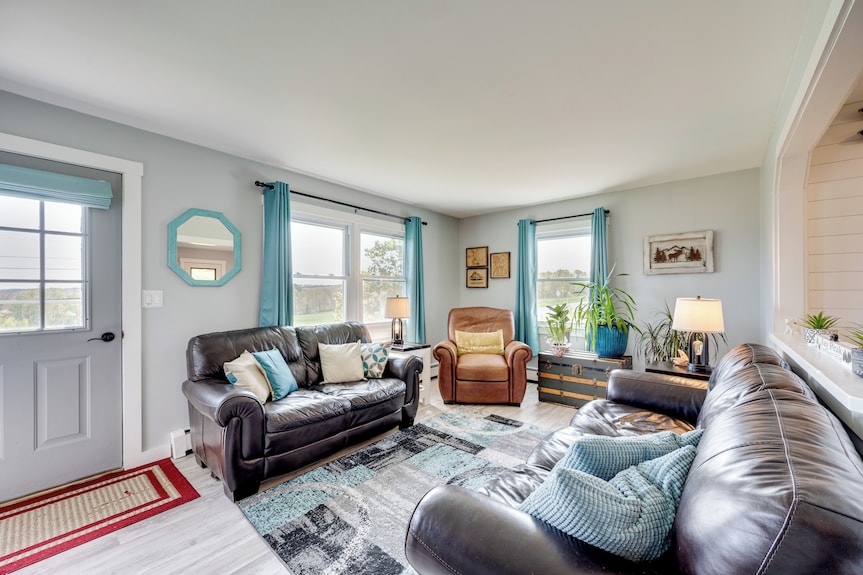 8 Mi To Jay Peak Resort: Scenic Retreat W/ Deck - Vermont