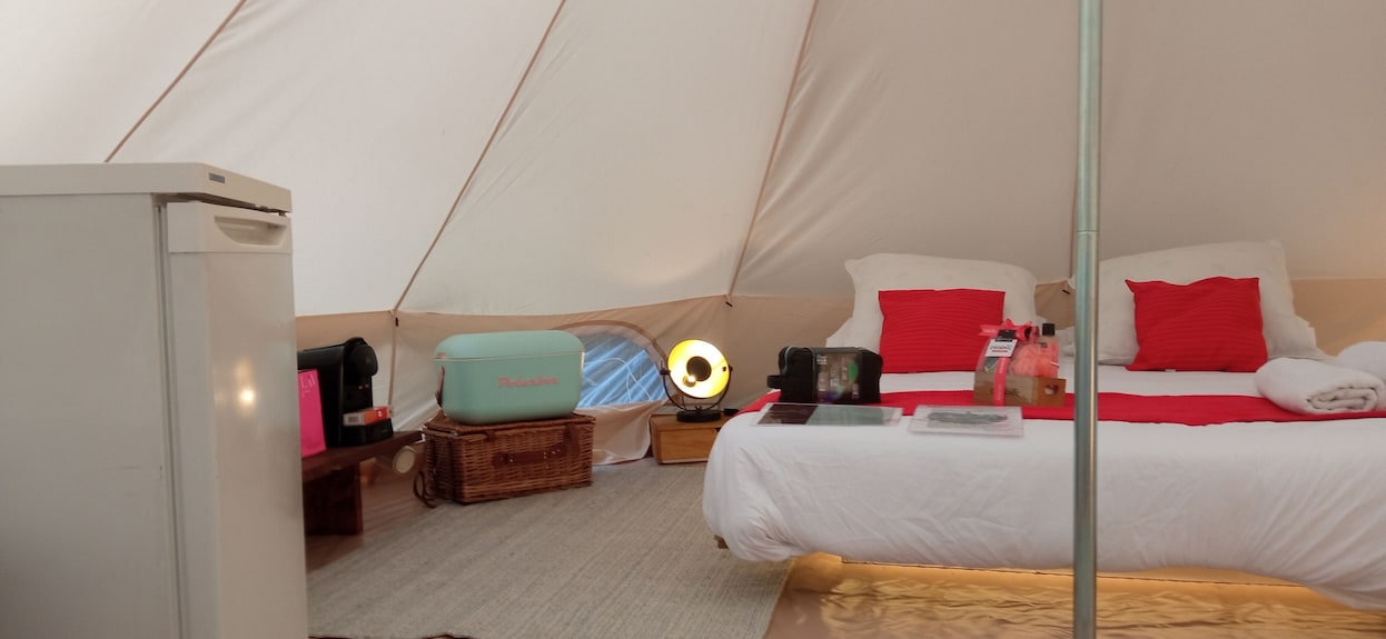 Casa Arbol En Zona Rural Bosque , Encantadora Tienda Tipi Glamping En Centro - Comillas
