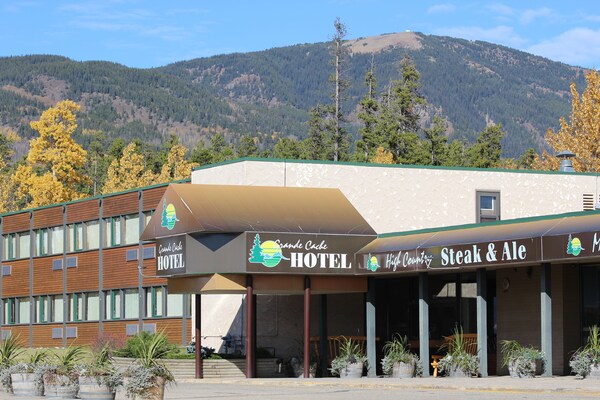 Grande Cache Hotel - Grande Cache