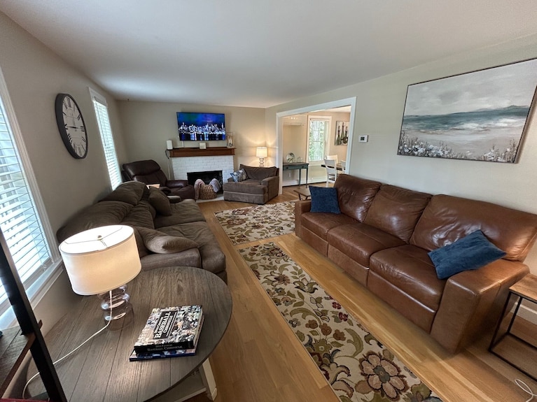 4-bedroom Waterfront House In E. Falmouth With Wifi, Ac, Hot Tub, Private Beach - Falmouth, MA