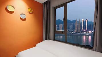 Suíte superior, vista para a cidade | 3 quartos, roupas de cama premium, edredons de pluma