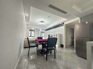 Suíte sênior, vista para a cidade | Sala de estar