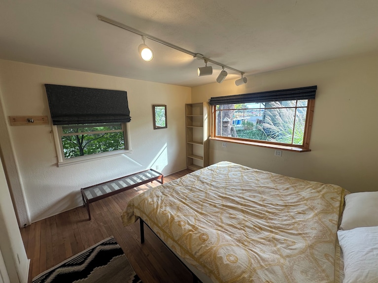 Beautiful 3-bedroom Home In Redmond. Family Friendly, Walk To Downtown! - Redmond, OR