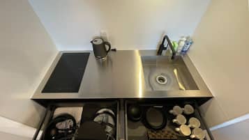 Suite Familiar, lanai (alpendre havaiano) (Max 8 Comfort 4 with Sauna) | Cozinha privada | Minifrigorífico, um micro-ondas, utensílios de cozinha, Congelador