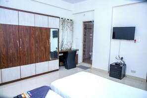 Quarto superior | Escrivaninha, ferros/tábuas de passar roupa, Wi-Fi de cortesia