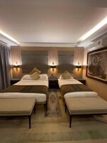 Quarto Triplo Premium | Roupa de cama fornecida 