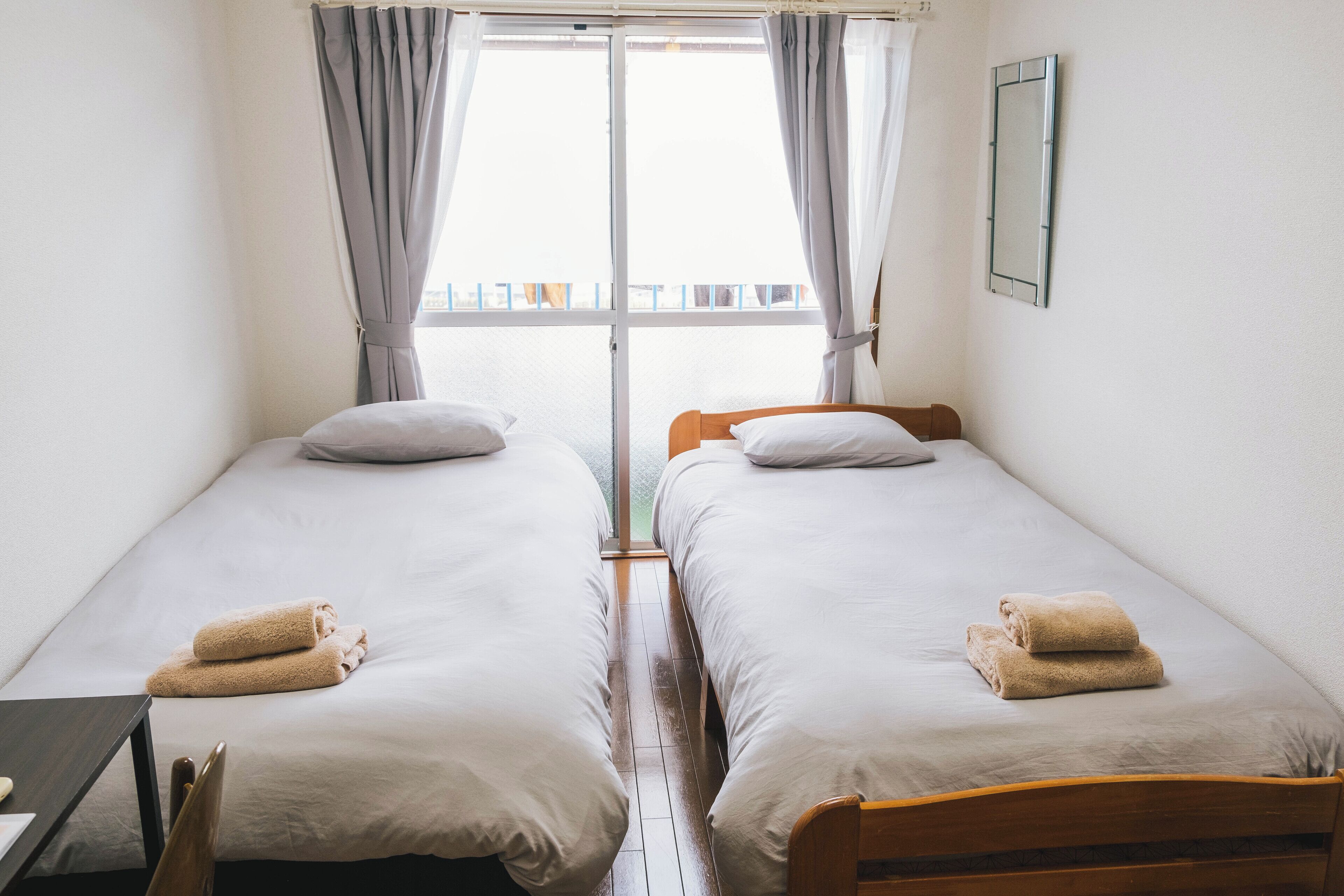 Quarto Twin Standard, varanda, Vista para a cidade | Wi-fi grátis 