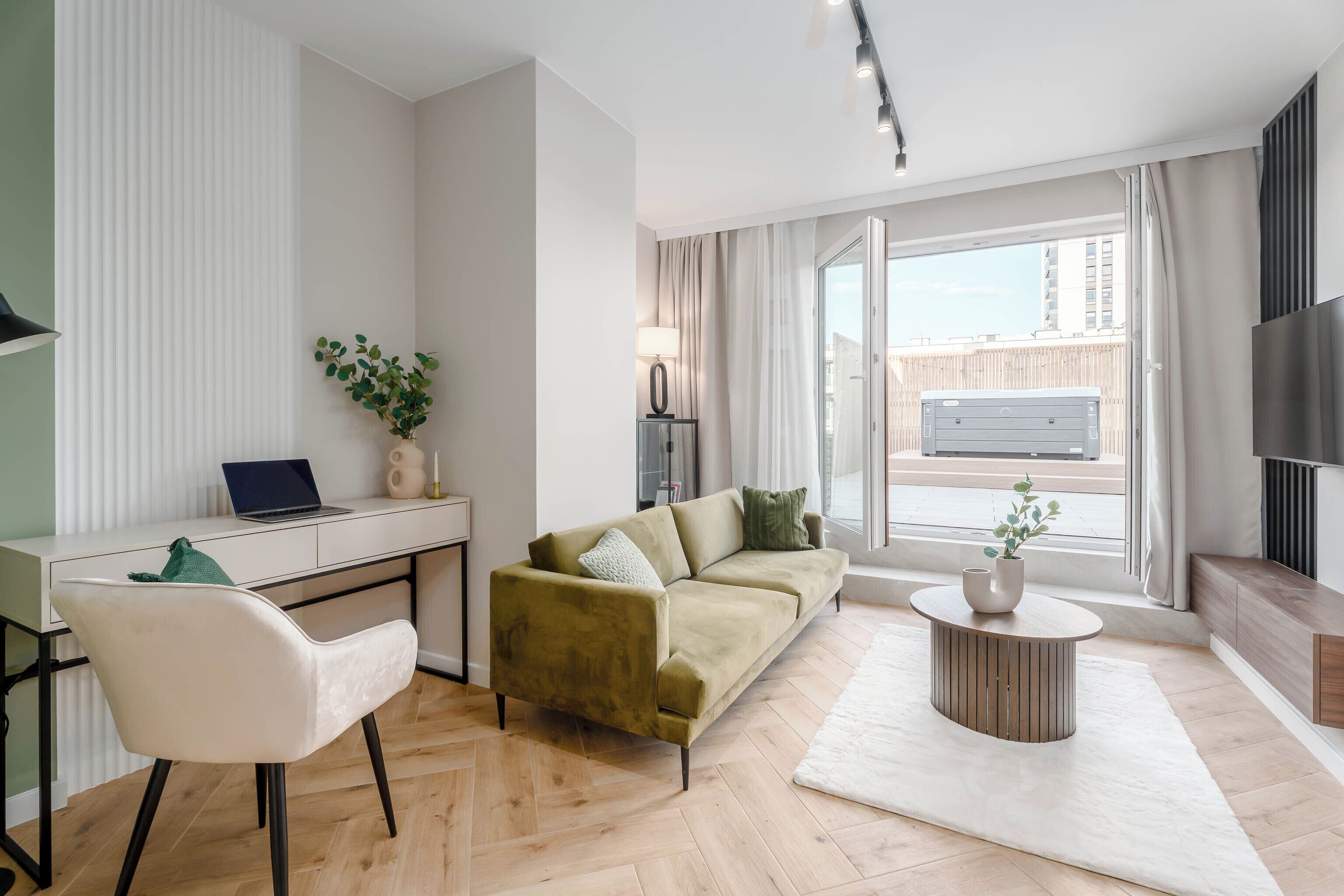 Luxurious Brand New! Private Jacuzzi + Terrace + Parking - Varsovia